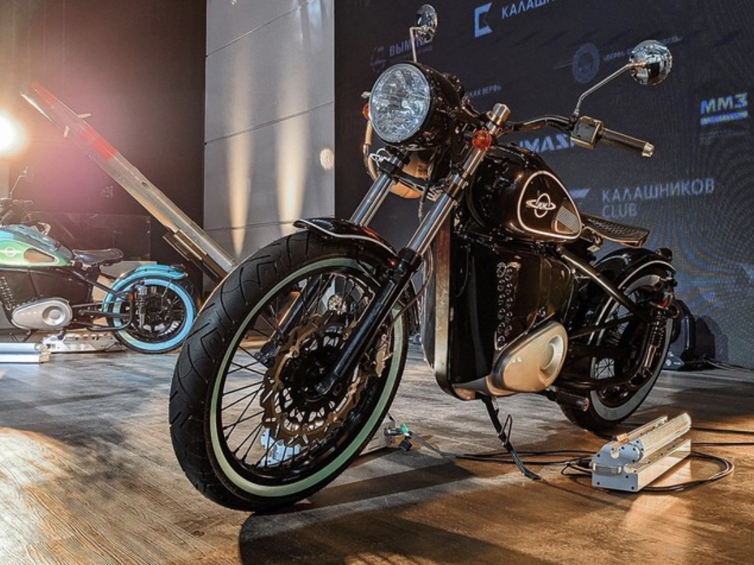 Tältä näyttää Kalashnikovin IC-49 retrosähkömoottoripyörä | Uutiset ...