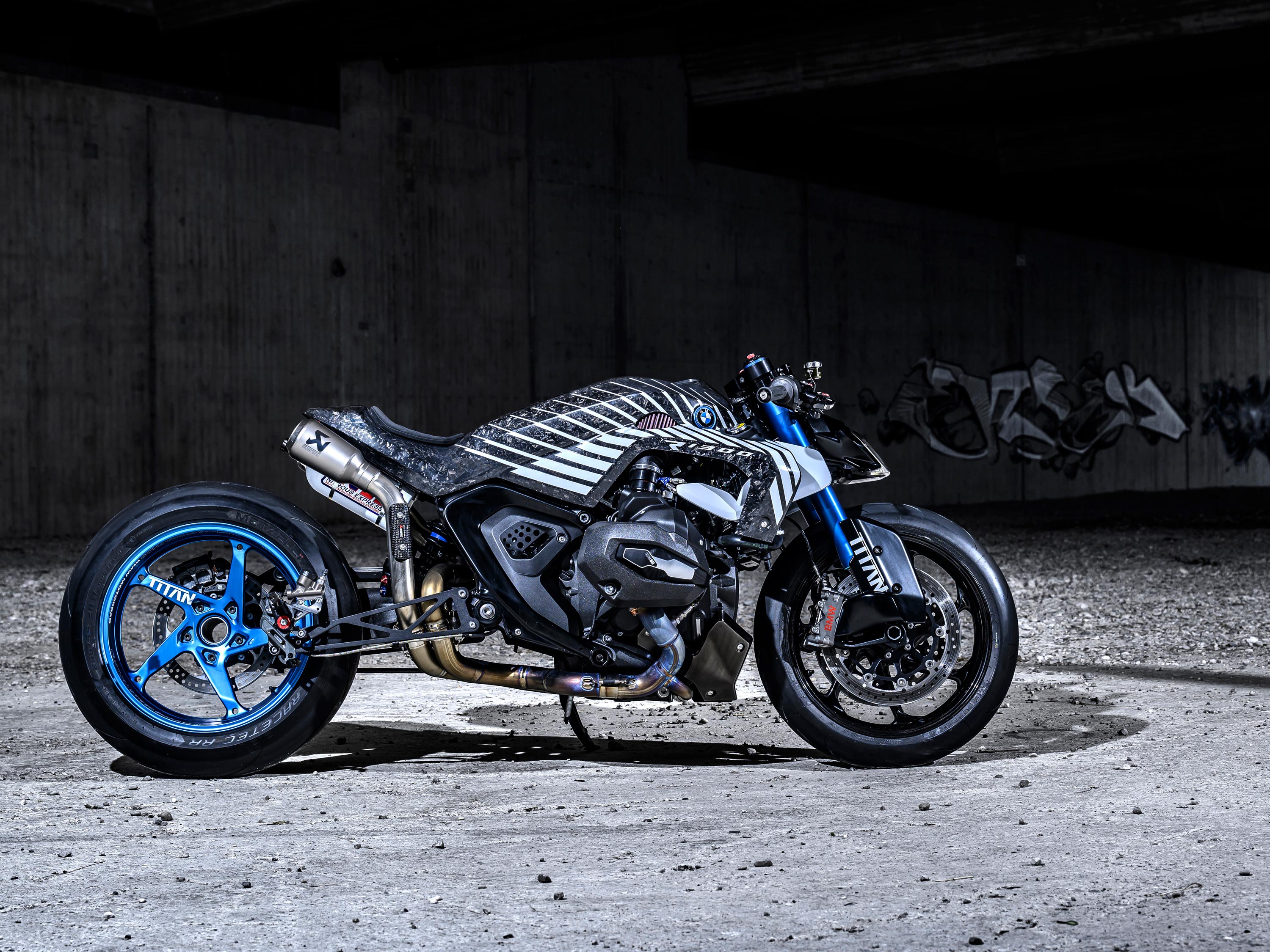 BMW esitteli kompromissittoman karusti kustomoidun R 1300 R Titanin ...