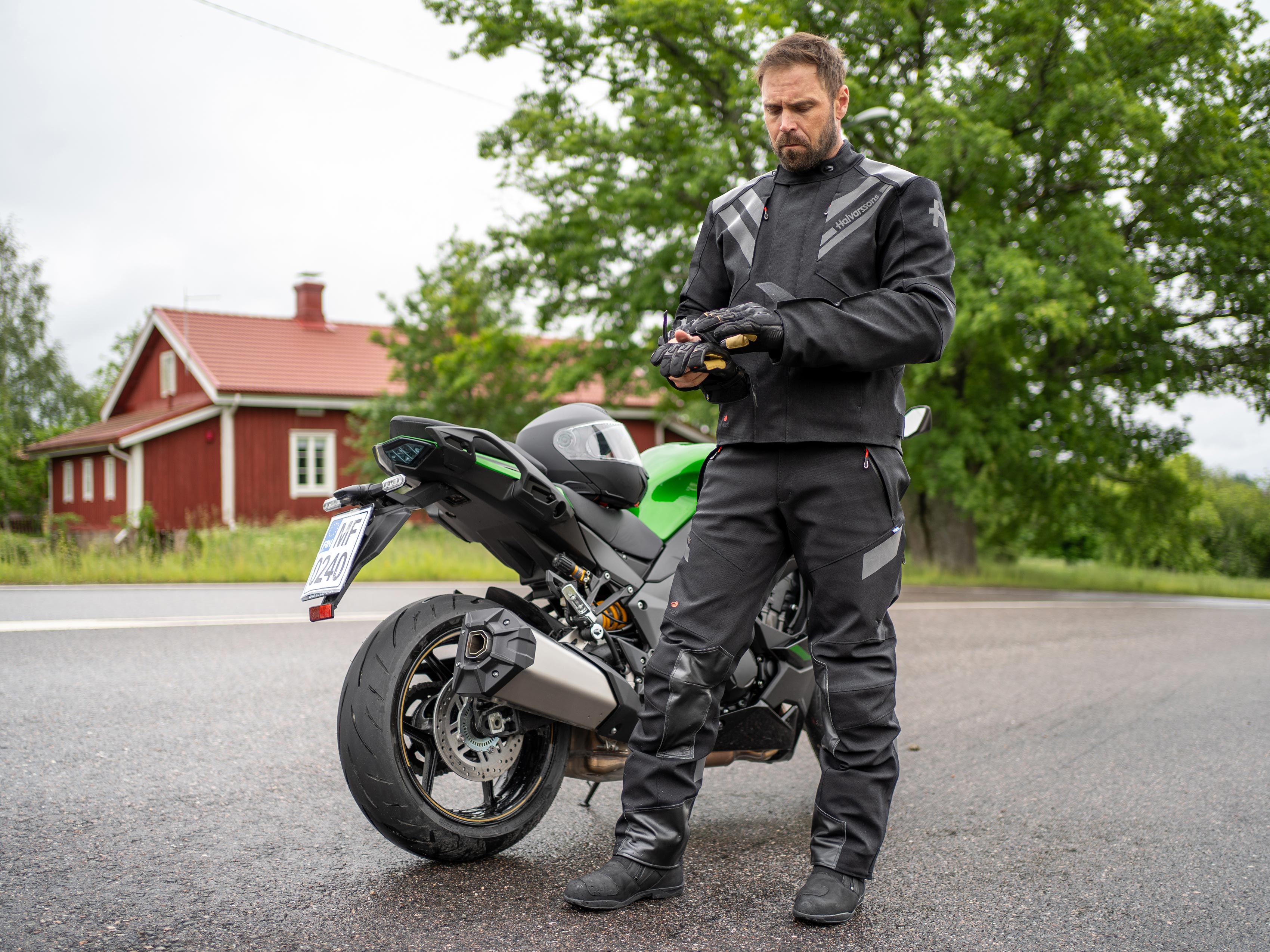 Ruotsalainen Halvarssons julkisti H80-touring-asun 80-vuotistaipaleensa ...
